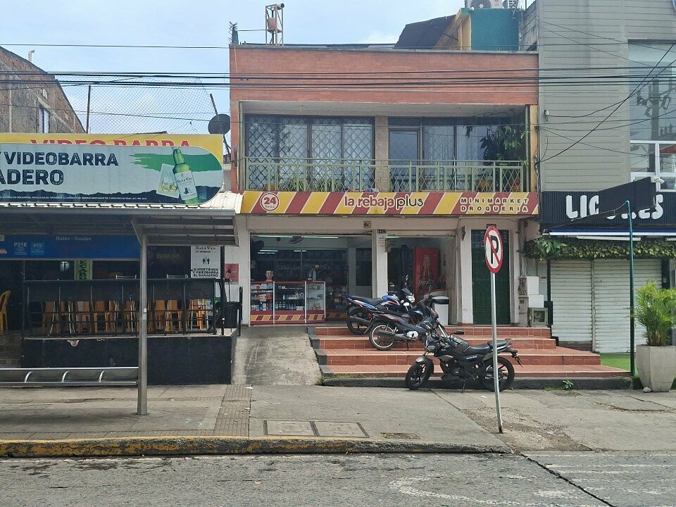 Eczaneler The Discount Plus, Cali, foto