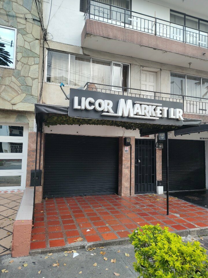 Alkollü içecekler Licor market lr, Medellin, foto