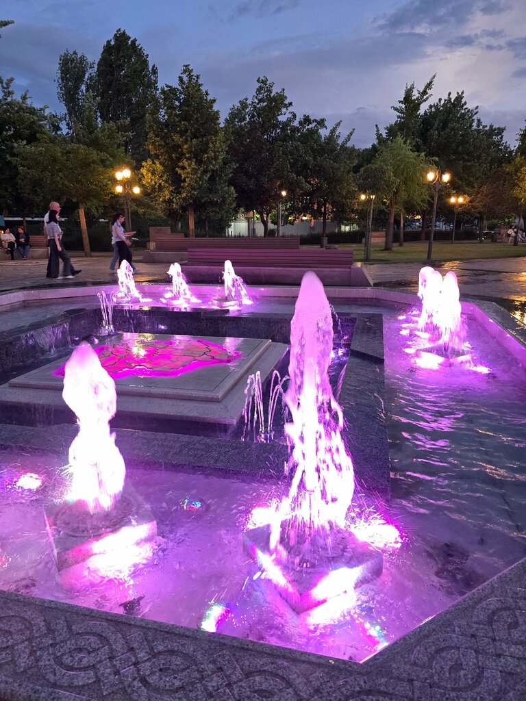 Kültür ve eğlence parkları Missak Manuçyan Parkı, Erivan, foto