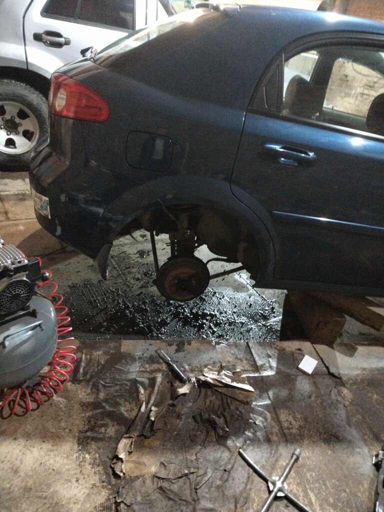 Otomobil servisi Автосервис центр, Kamyşlov, foto