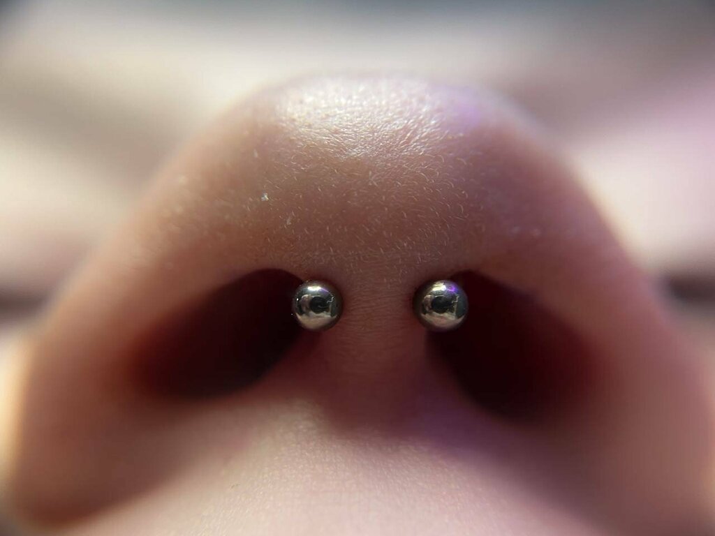 Piercing dükkanı Qmensal piercing, Moskova, foto