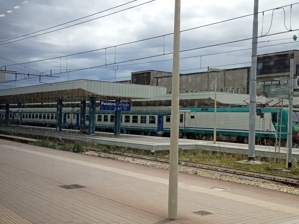 Tren istasyonu Pescara Centrale, , foto