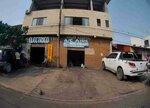 Esquivel Workshop (Santa Cruz de la Sierra, Distrito Municipal 4, Avenida Mario R. Gutierrez), oto döşeme  Santa‑Krus'tan