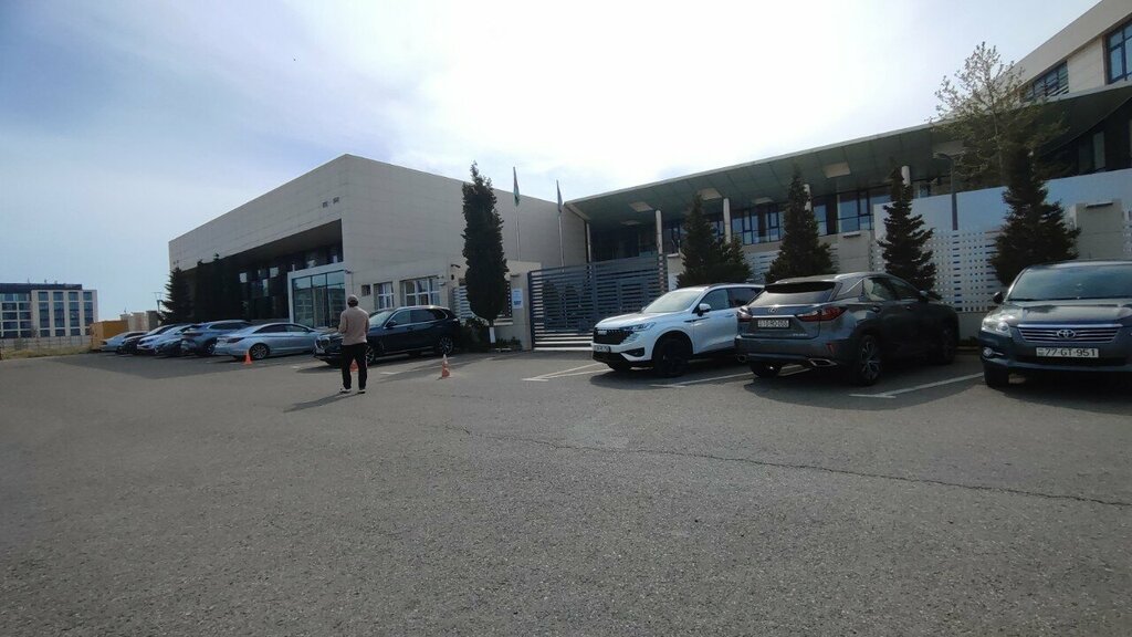 Eğitim altyapısı Bakı Ali Neft Mektebi Ağ şəhər korpusu, Bakü, foto