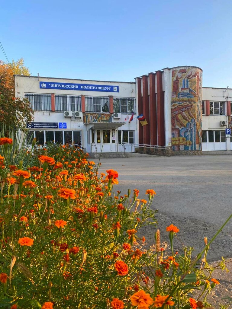 Meslek yüksekokulu Engels Polytechnic College, Engels, foto
