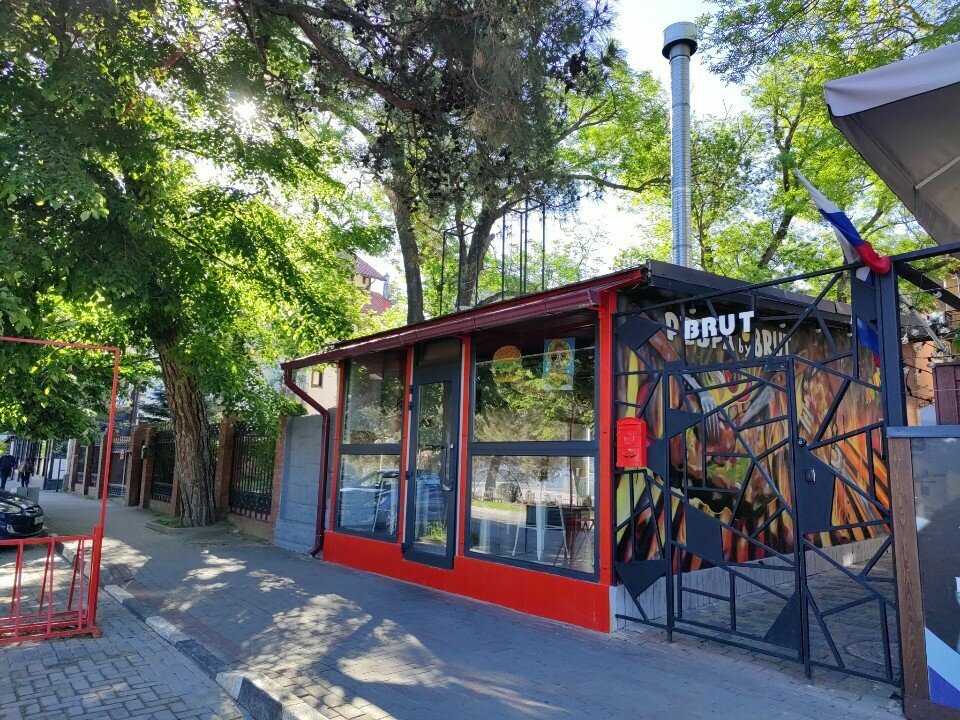Kafe Rebra by Brut, Gelencik, foto