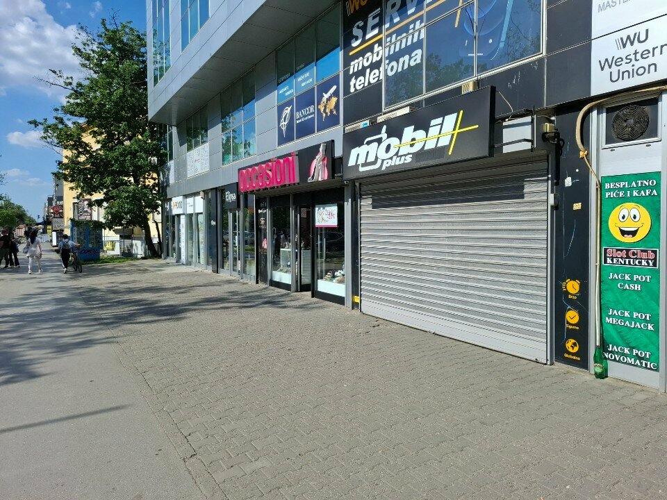 Benzin istasyonu Mobil Plus, Novi Sad, foto