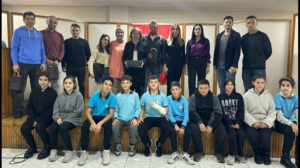 i̇lkokul Fuat Ergenç Ortaokulu, Pazar, foto