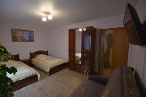 Housing-Lyuks (ulitsa Lermontova No:105), otel  Alekseyevka'dan