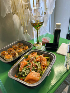 5 Samuraev (No:38, territoriya Yuzhnaya promyshlennaya zona), suşi restoranı  Gelencik'ten