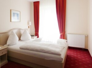 Seehotel Neue Liebe (Prinzessinnentrift No:12, Cuxhaven), otel  Cuxhaven'dan
