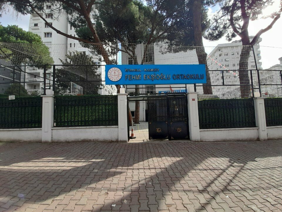 Ortaokul Fehmi Ekşioğlu Ortaokulu, İstanbul, foto