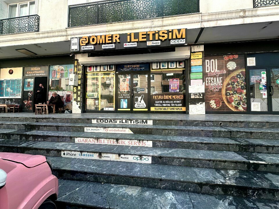 Cep telefonu ve aksesuarları satış mağazaları Ömer İletişim, İstanbul, foto