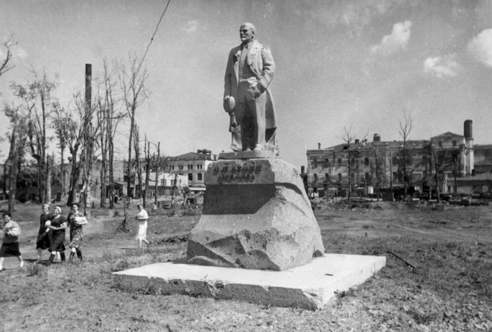 Anıt, heykel Дружба народов, Kolpino, foto