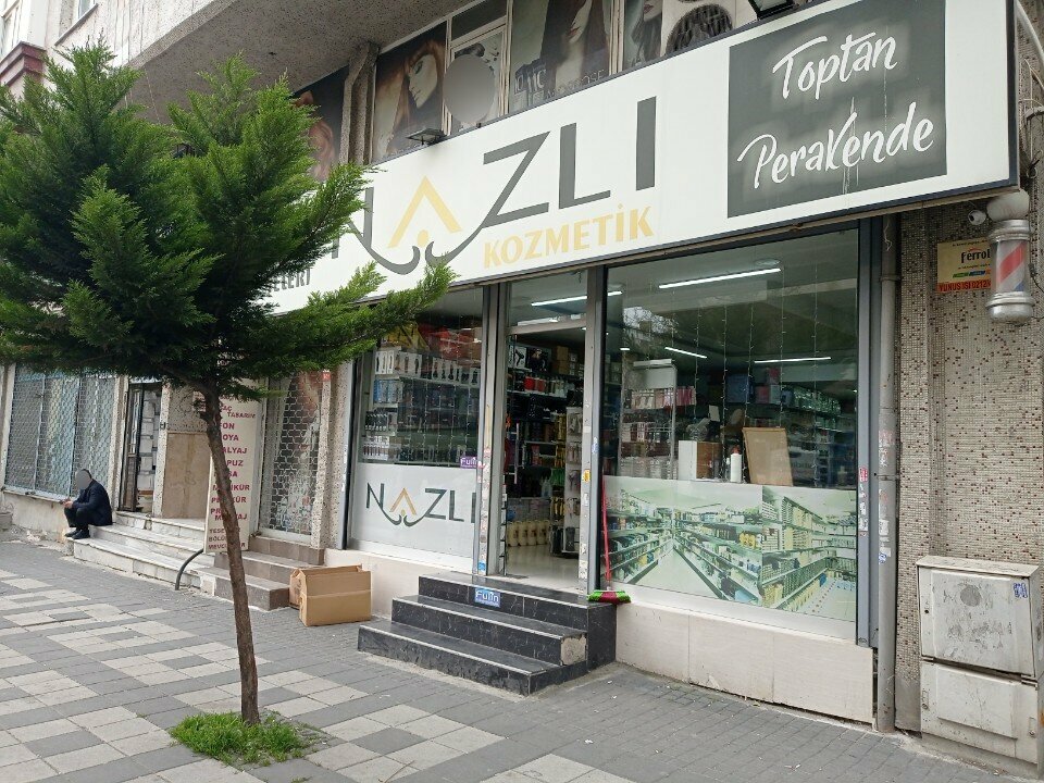 Kozmetik ve parfümeri mağazaları Nazlı Kozmetik Kuaför Malzemeleri, İstanbul, foto