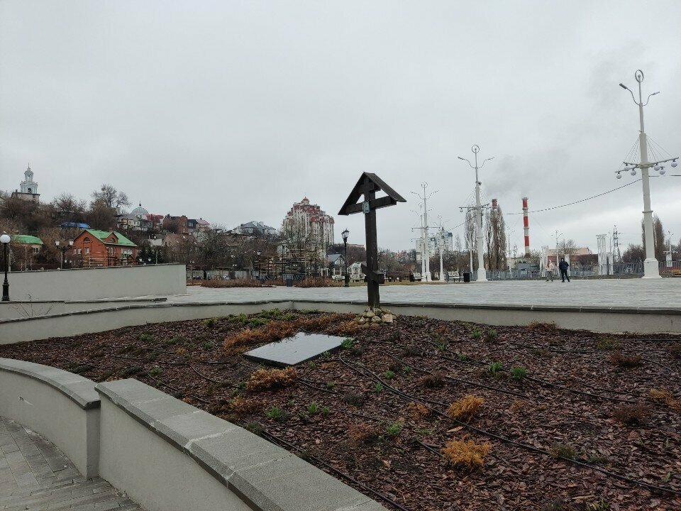 Turistik yerler The cross of worship, Voronej, foto
