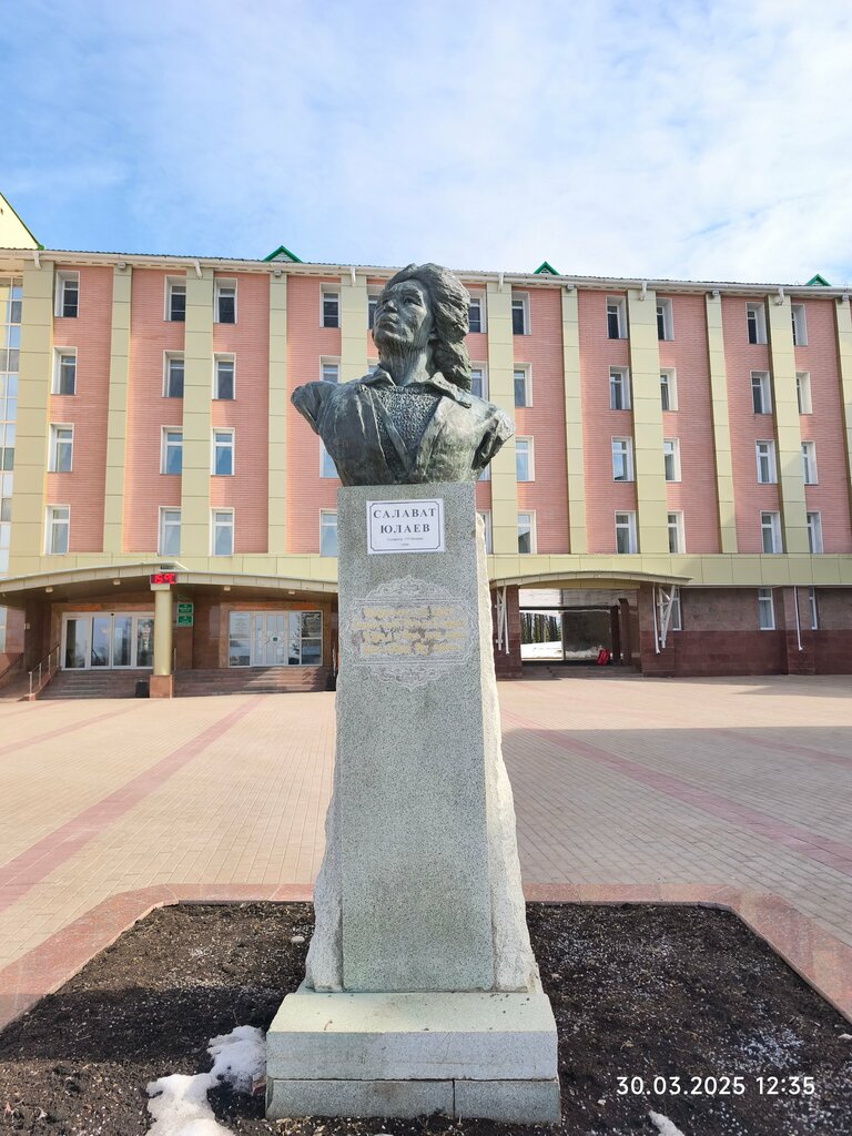 Anıt, heykel Бюст Салавата Юлаева, Başkurdistan, foto