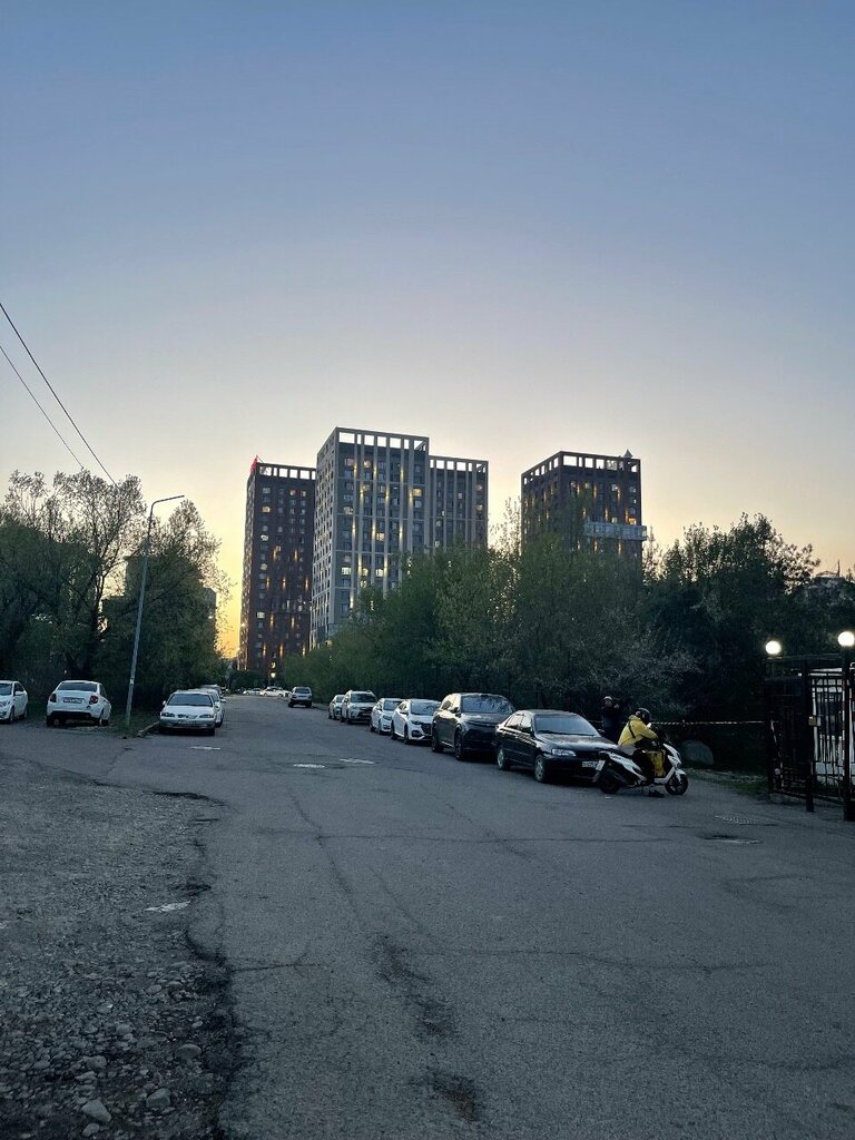 Konut blokları Gornoe Solntse Residential Complex, Almatı, foto