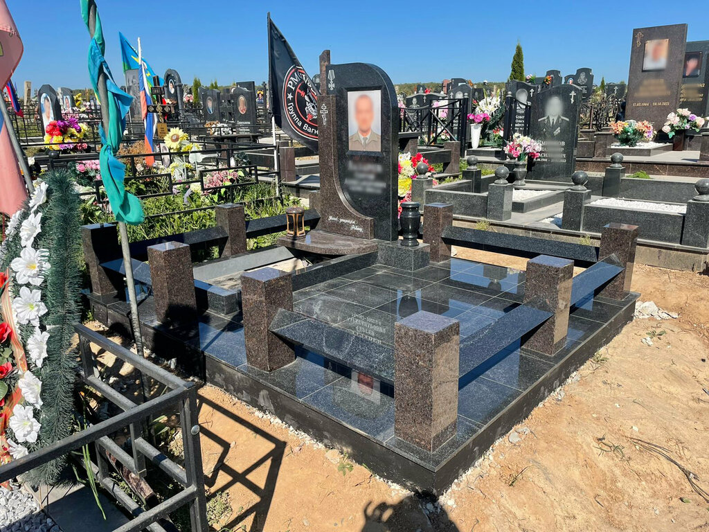 Heykel ve mezarlık taşı üreticileri Малахит Серпухов, Serpuhov, foto