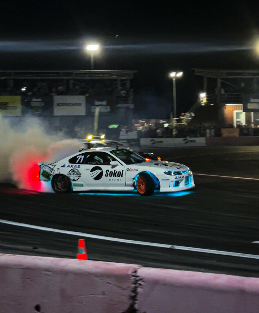 Otomobil pisti The drift track, Almatı eyaleti, foto