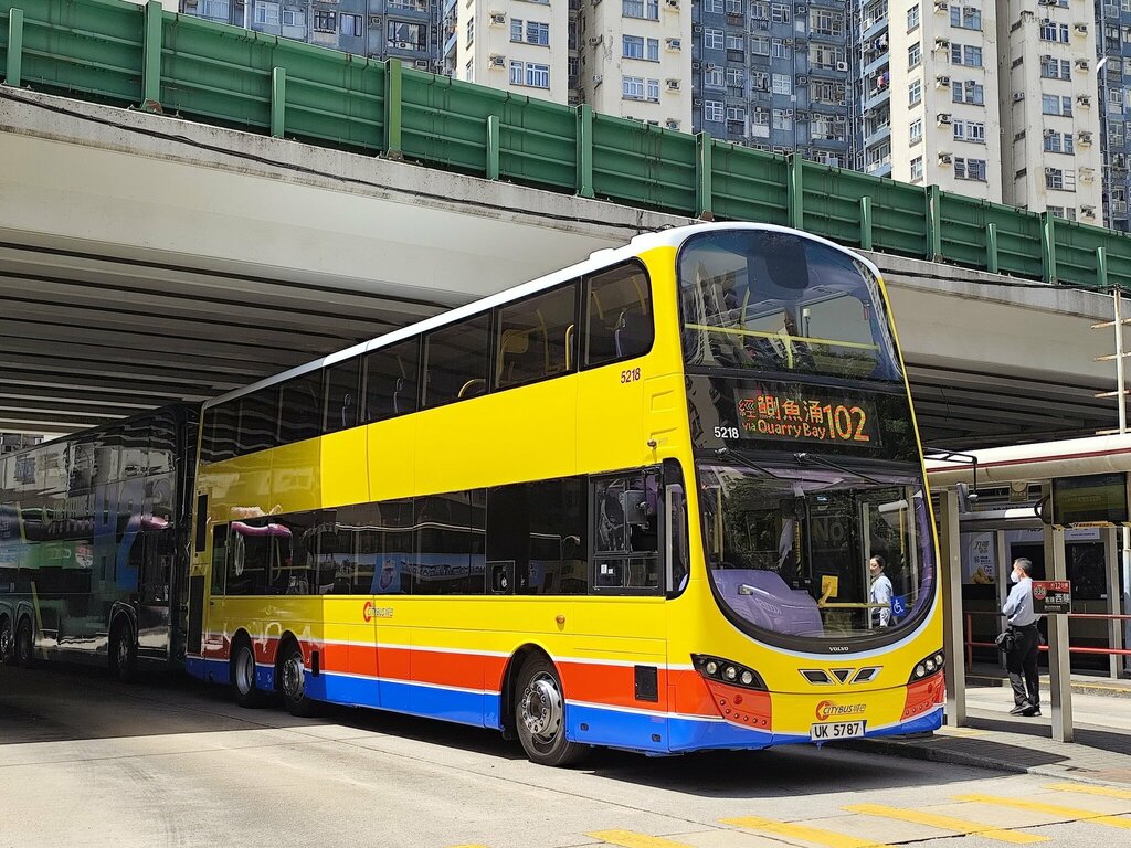 Toplu taşıma durağı Mei Foo Bus Terminus, Kowloon, foto