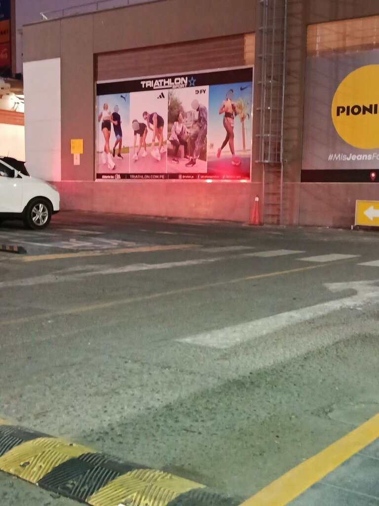 Spor giyim ve ayakkabı Triathlon Sport, Lima, foto