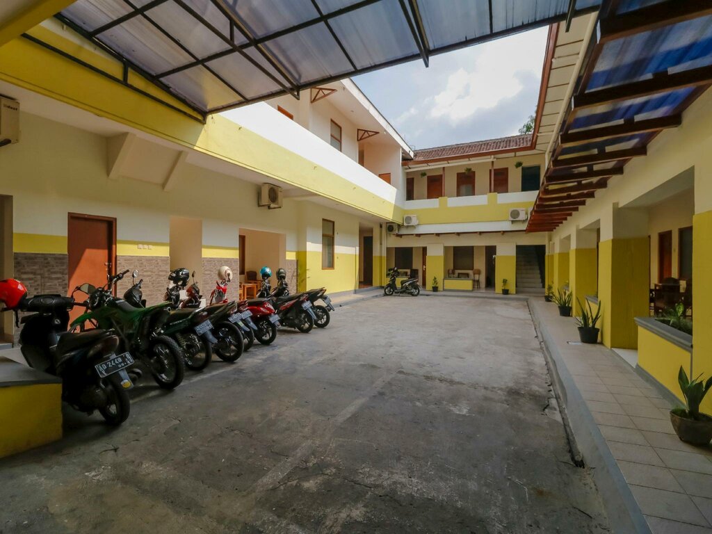 Otel RedDoorz Plus @ Slamet Riyadi, Surakarta, foto