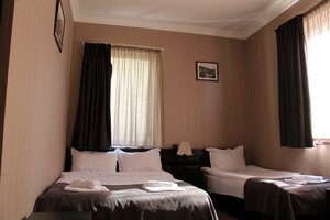 New Metekhi (Peristsvalebis Street No:2, Tbilisi), otel  Tiflis'ten