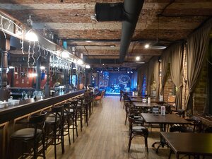 Golden Compass Pub (Sovetskaya Street No:36к12), bar  Balaşiha'dan