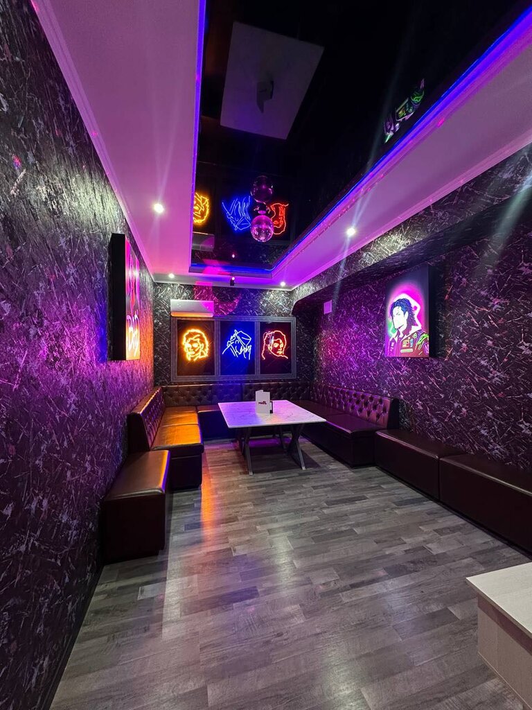 Karaoke kabini Royal Cosmo, Almatı, foto
