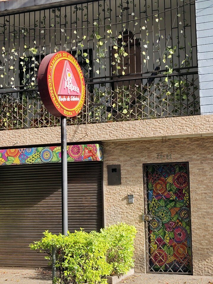 Dış giyim mağazası Wooden Sun, Medellin, foto