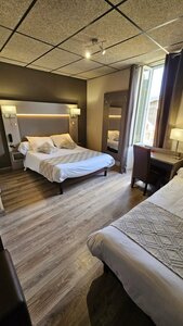 Hotel Family and SPA (Occitanie, Lozère, Arrondissement de Florac, Meyrueis, Quai de la Barrière), otel
