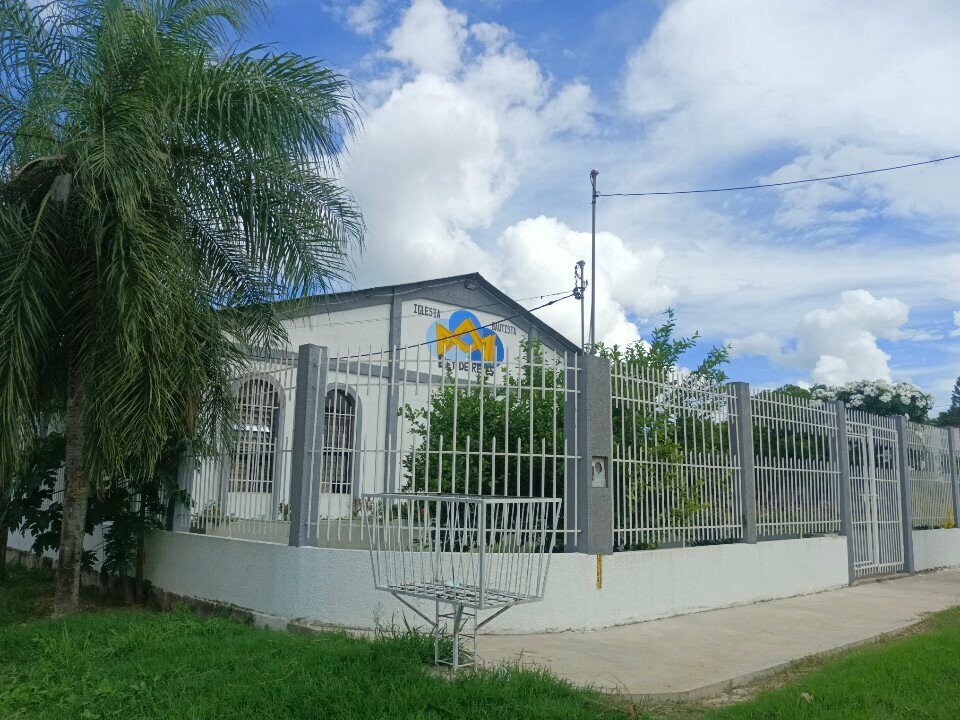 Protestan kilisesi Evangelical Baptist Church King of Kings Central, Santa‑Krus, foto