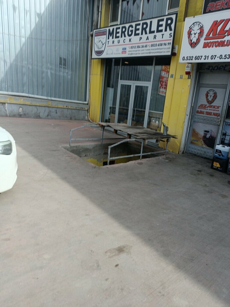 Otomobil yedek parçaları Mergerler Truck Parts, Ankara, foto
