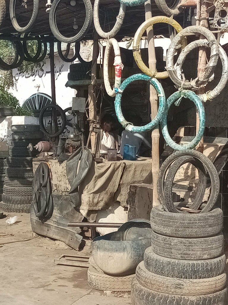 Jant ve lastikçiler Waseem tyres, Karaçi, foto