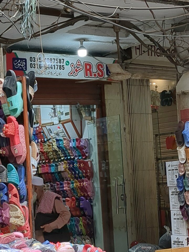 Ayakkabı mağazaları Rs Shoes, Lahor, foto