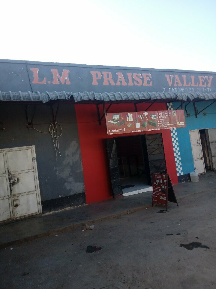 Alışveriş merkezleri L. M. Praise Valley Complex, Lusaka, foto