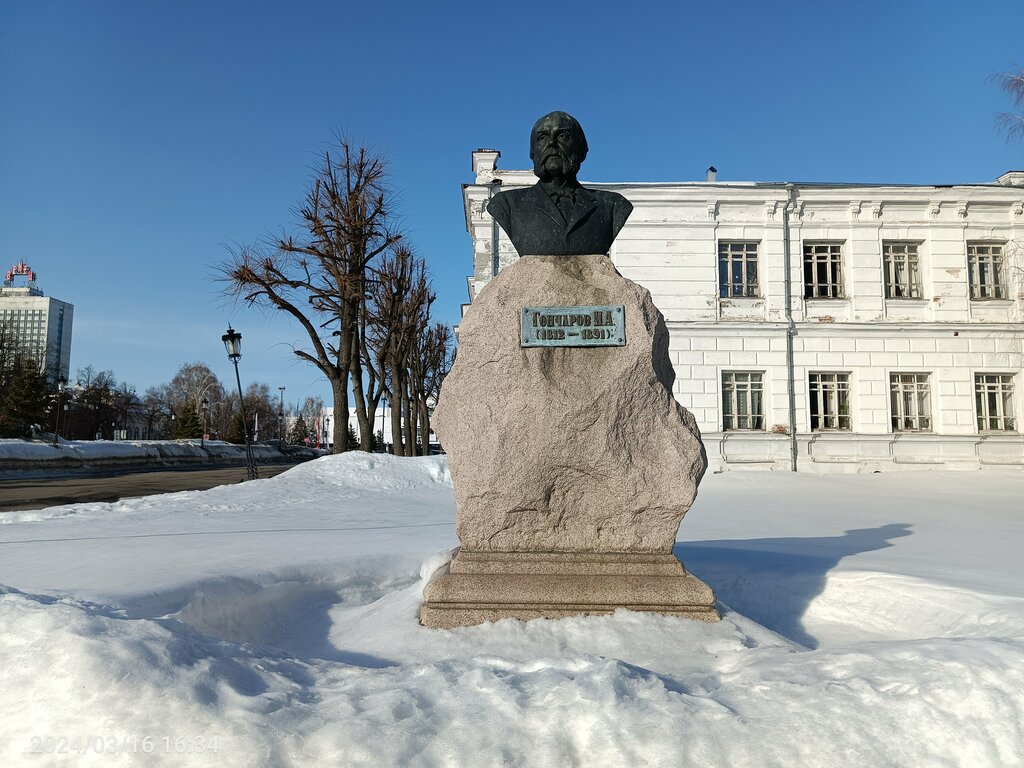 Anıt, heykel И.А. Гончаров, Ulyanovsk, foto