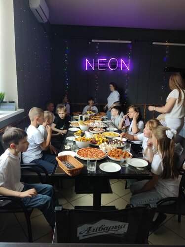 Kafe Neon, Svisloç, foto