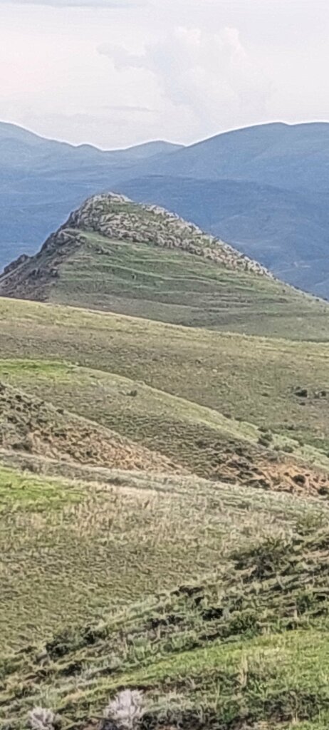 Dağ zirvesi Akanc, Vayots Dzor, foto