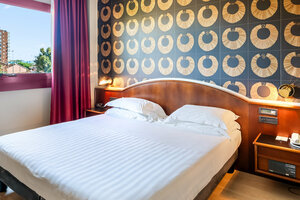Abacus Hotel (Lombardy, Monza e Brianza, Cinisello Balsamo, Via Monte Grappa, 39), otel