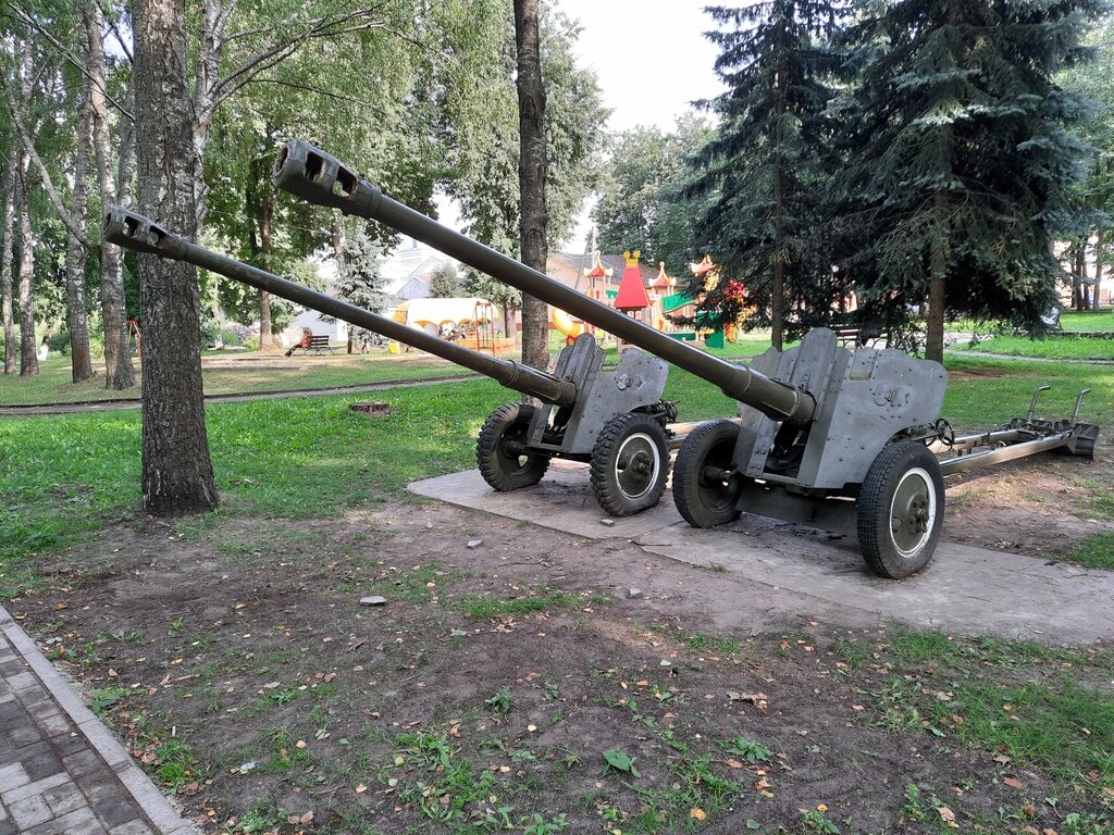 Teknoloji anıtı 76-мм дивизионная пушка образца 1942 года, Vitebskaya oblastı, foto