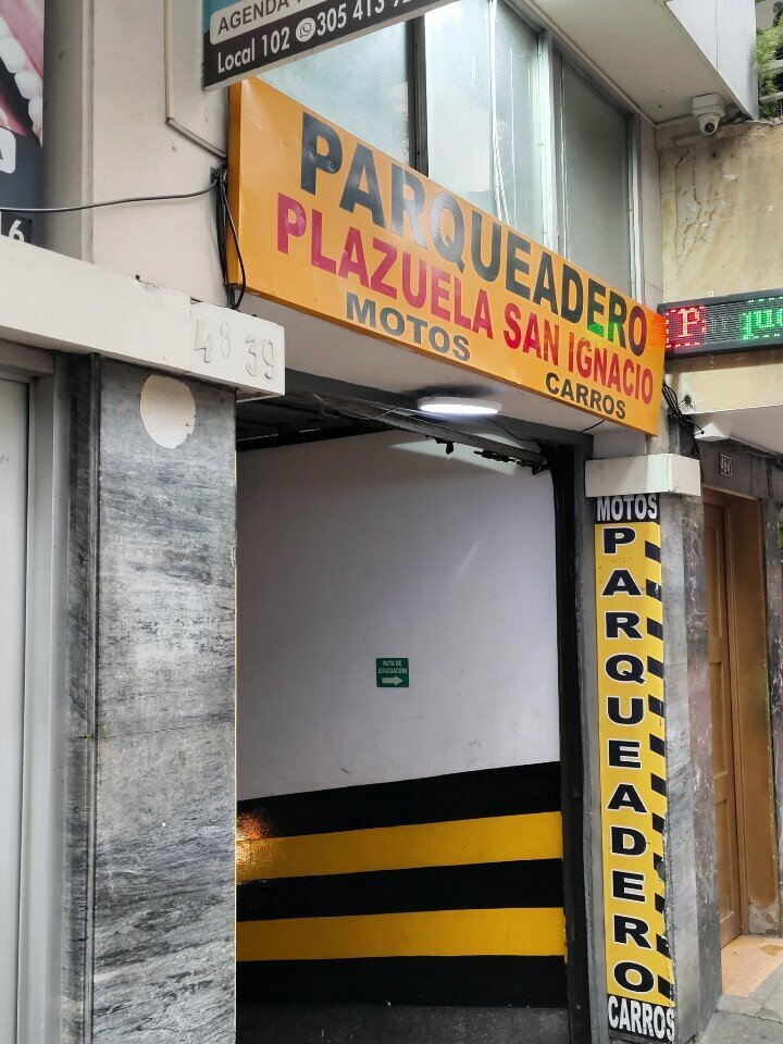 Otopark alanı Plazuela San Ignacio Parking, Medellin, foto