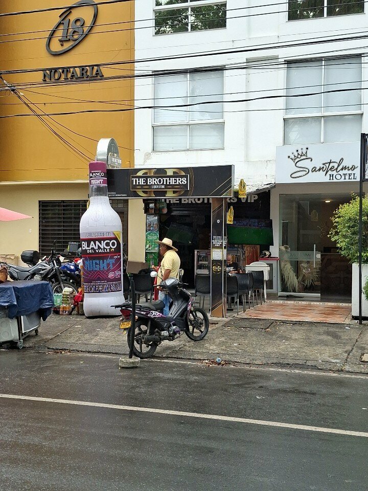 Bar The Brothers DyD, Cali, foto