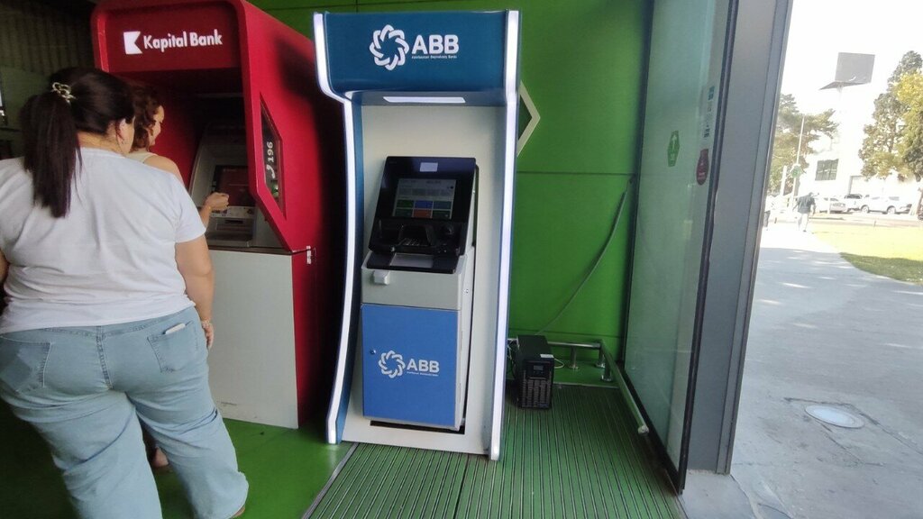 ATM'ler ABB, Bakü, foto