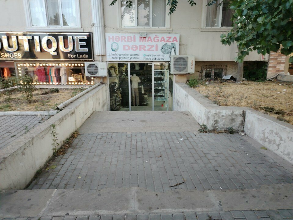 Askeri malzemeler Hərbi Mağaza, Bakü, foto