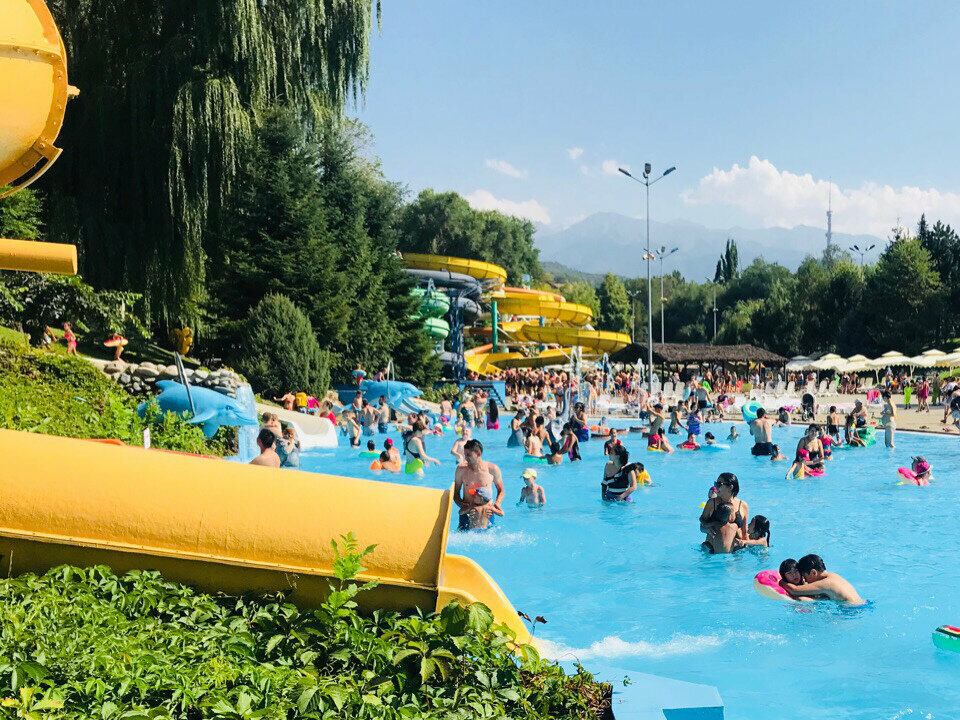 Su parkı Vosmoye Chudo Sveta, Almatı, foto