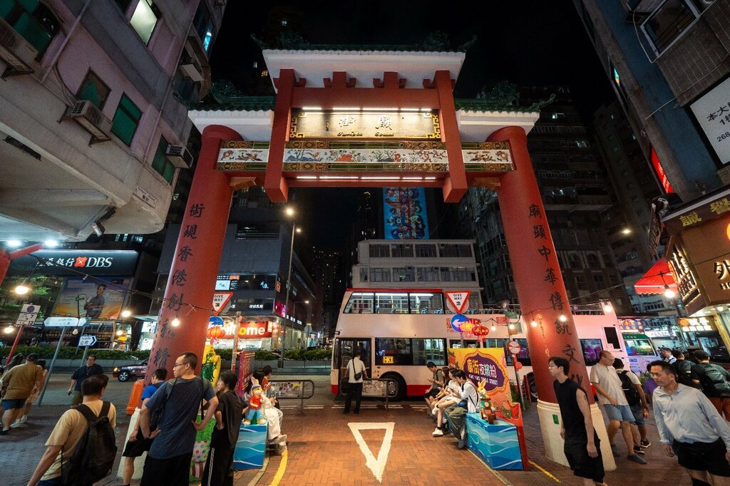 Gıda pazarı Temple Street Gateway, Kowloon, foto