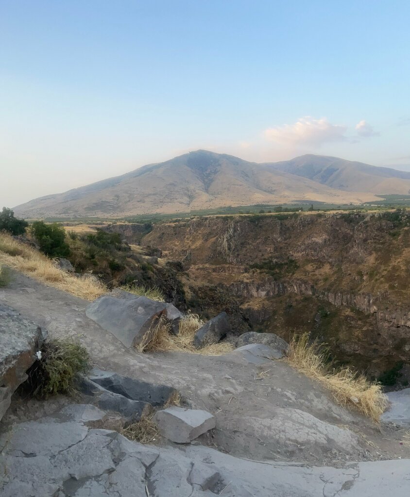 Dağ zirvesi Sevblur, Aragatsotn, foto