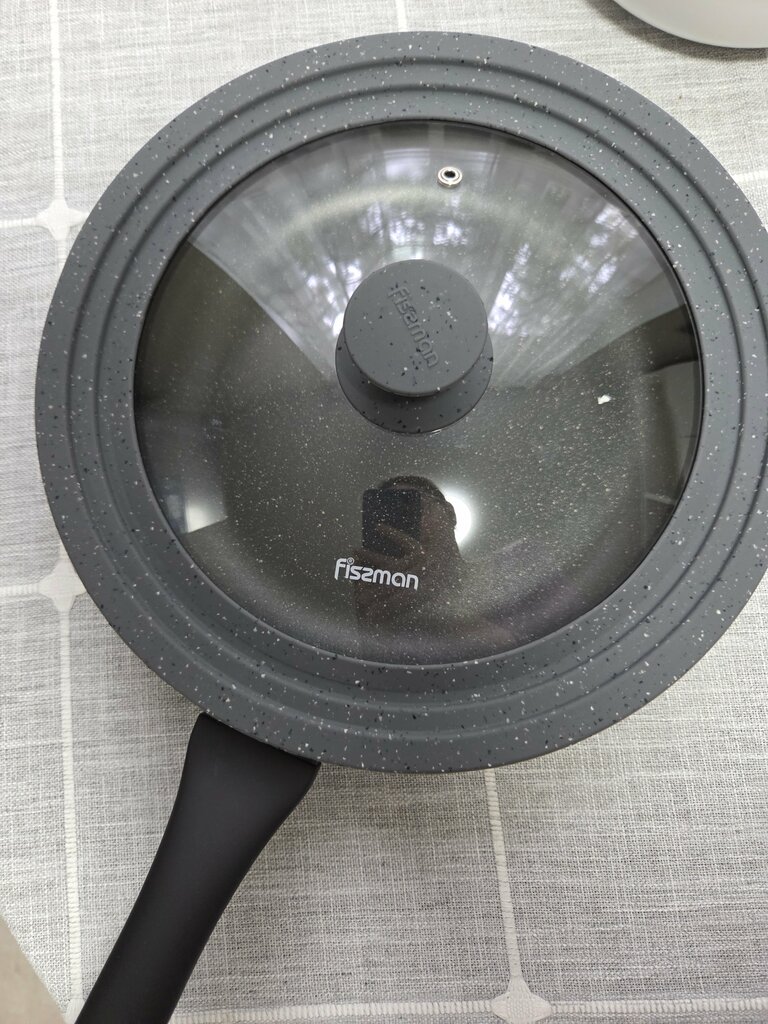 Ayrı çöp toplama noktası Магазин посуды Fissman, Moskova ve Moskovskaya oblastı, foto